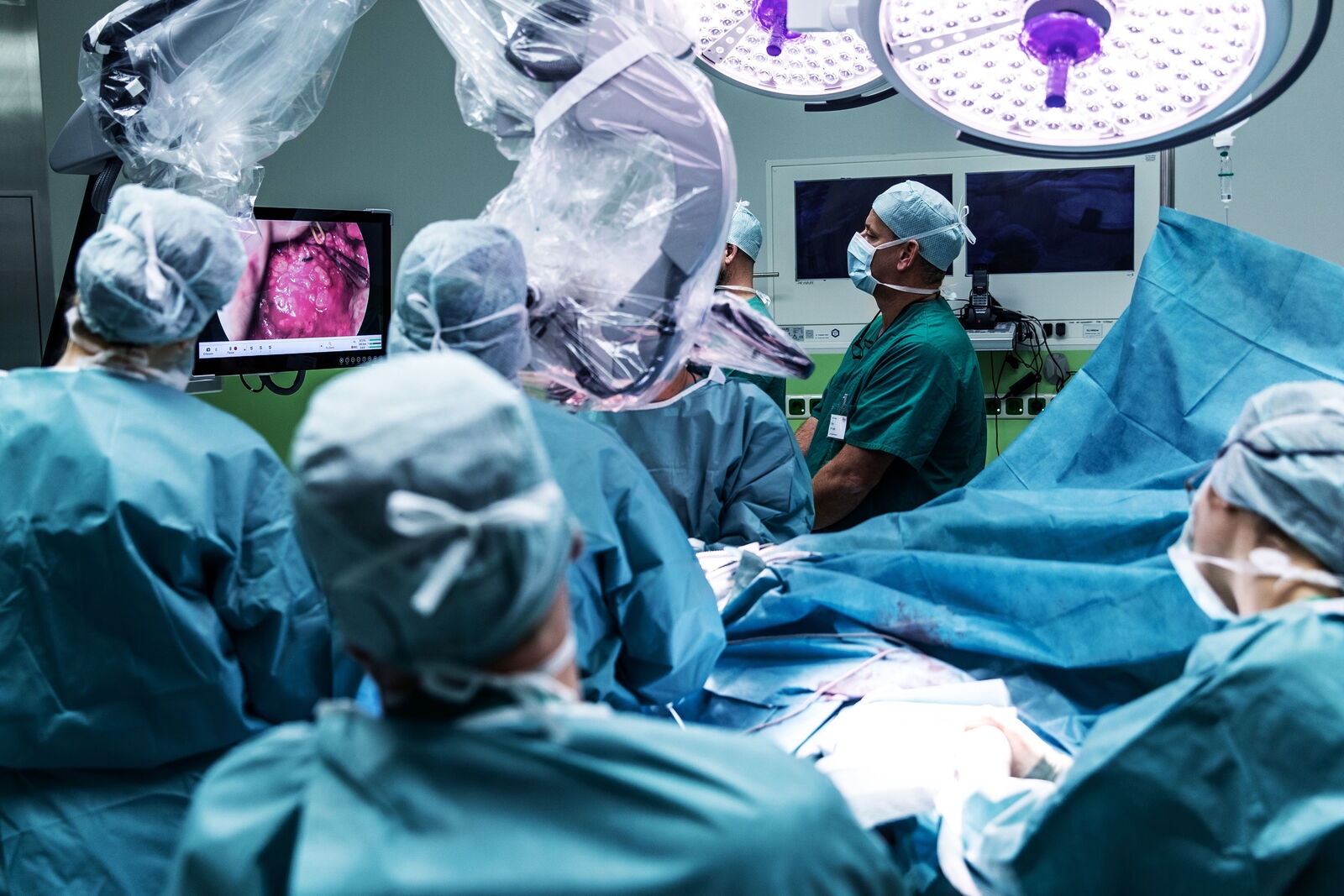 应用 GLOW800 增强现实技术于桡侧前臂游离皮瓣阴茎成形术 | 学习与分享 | 徕卡显微系统