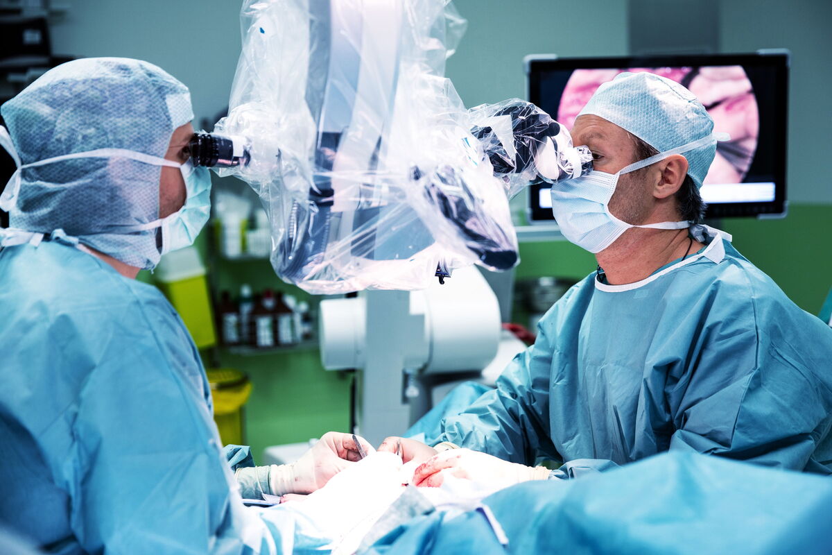 应用 GLOW800 增强现实技术于桡侧前臂游离皮瓣阴茎成形术 | 学习与分享 | 徕卡显微系统