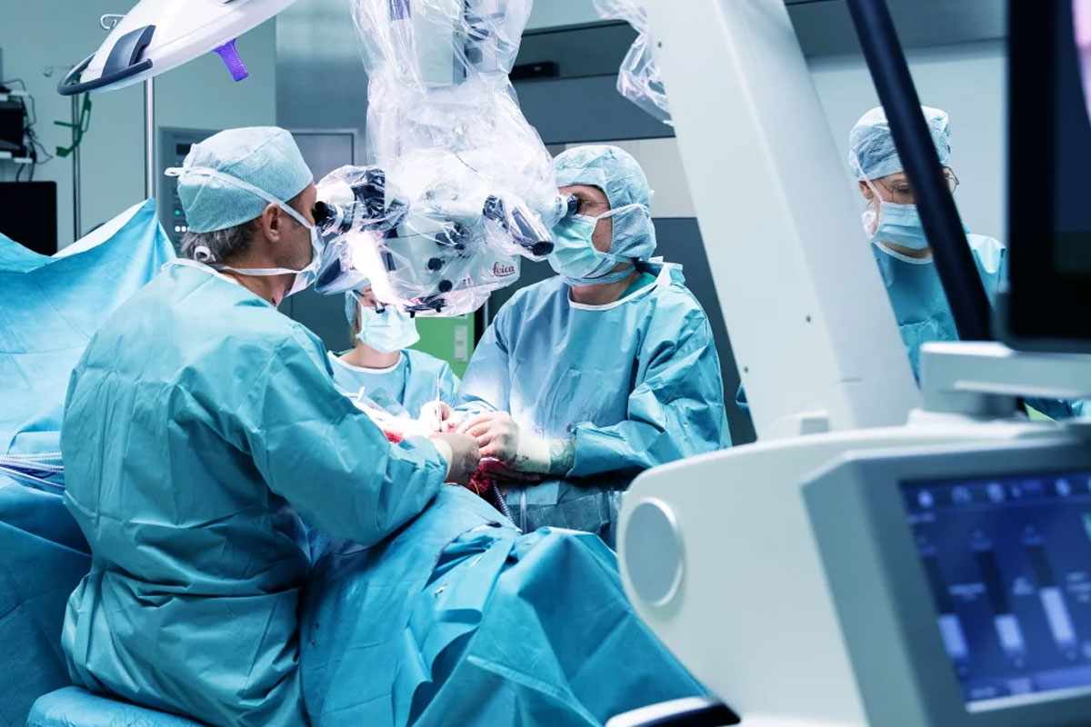 应用 GLOW800 增强现实技术于桡侧前臂游离皮瓣阴茎成形术 | 学习与分享 | 徕卡显微系统